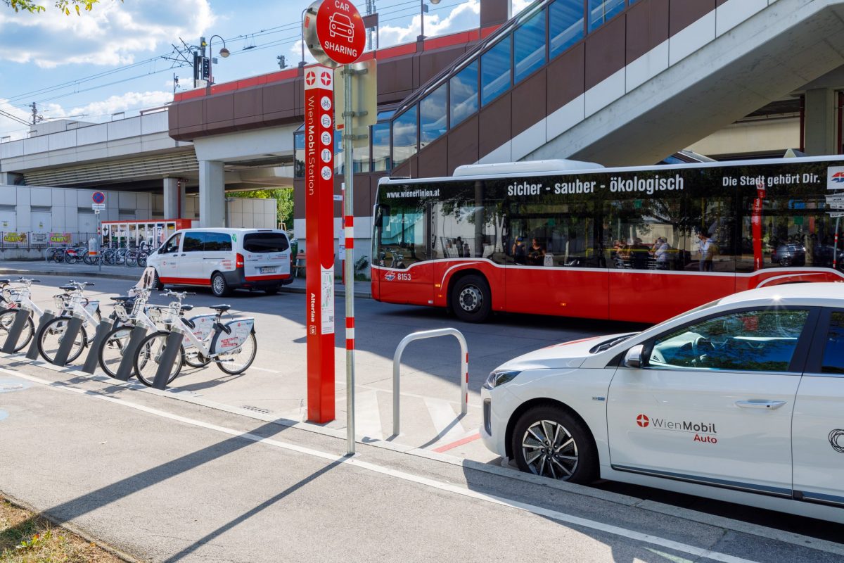 Mobility Hubs and Urban Interchanges - UITP